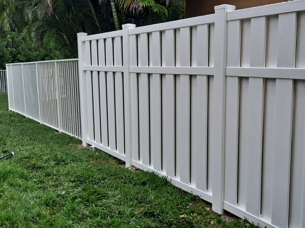 Miramar, FL - White Mechanical Aluminum/Shadowbox PVC Fence/Gates ...
