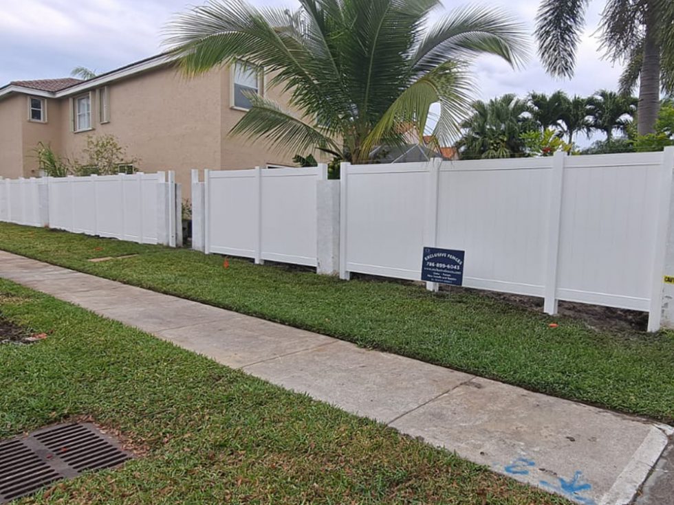 6' White PVC/Vinyl Privacy Fence - Miramar, FL - South Florida Fence ...