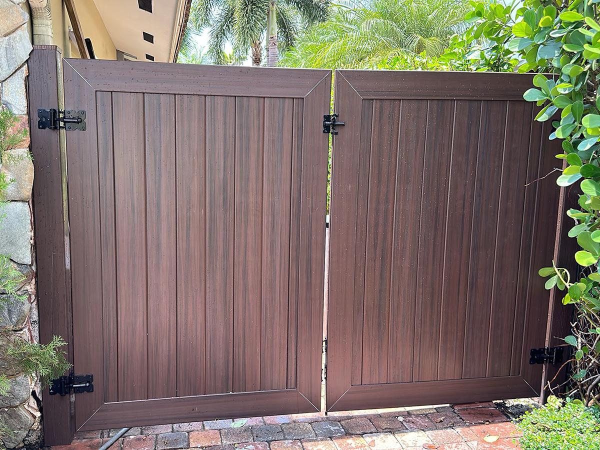 Hallandale Beach PVC Fence & Gate Installation | Get a Free Quote!