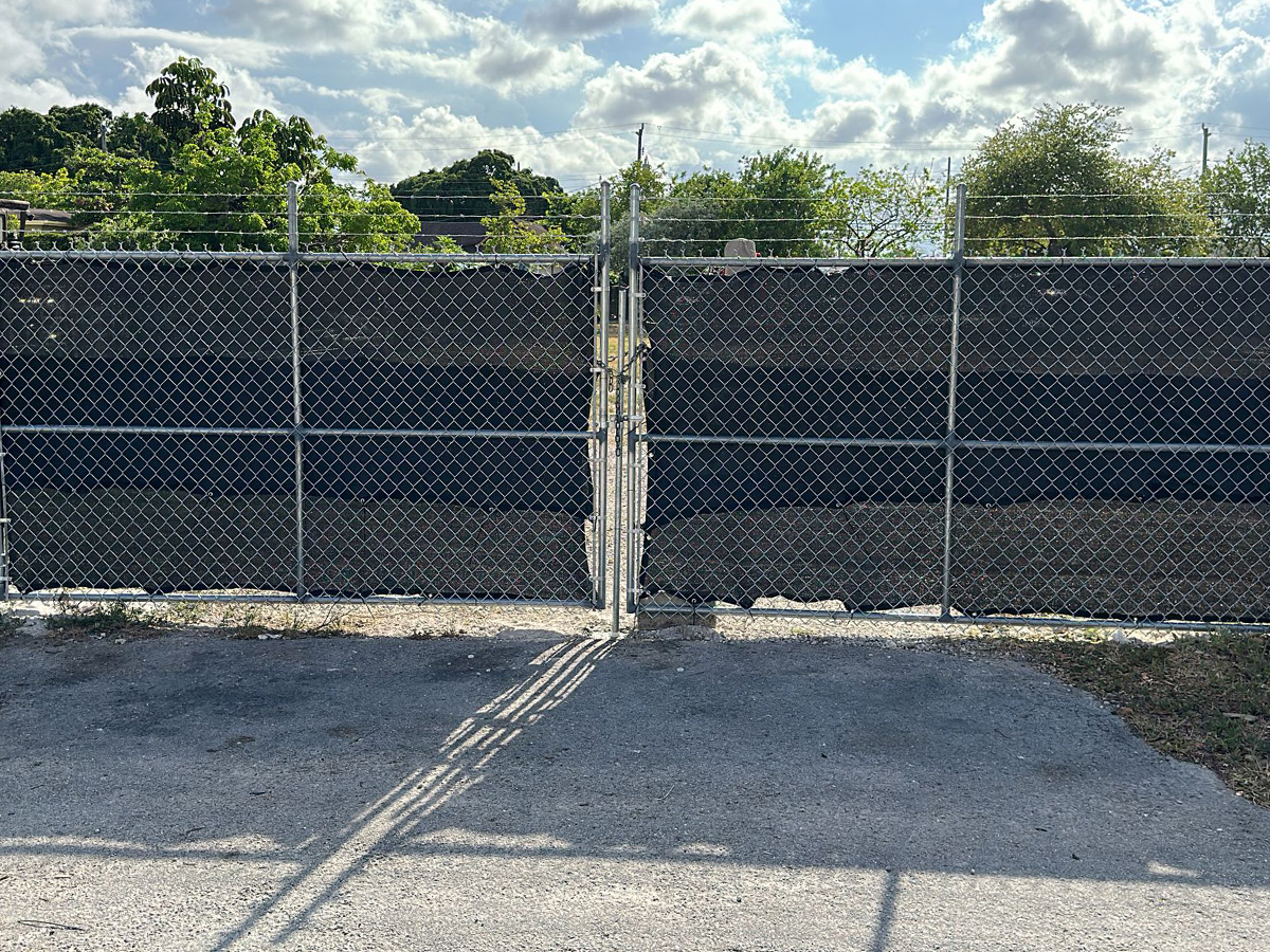 Galvanized Chainlink Fence - Commercial Fence Installation - Chainlink ...