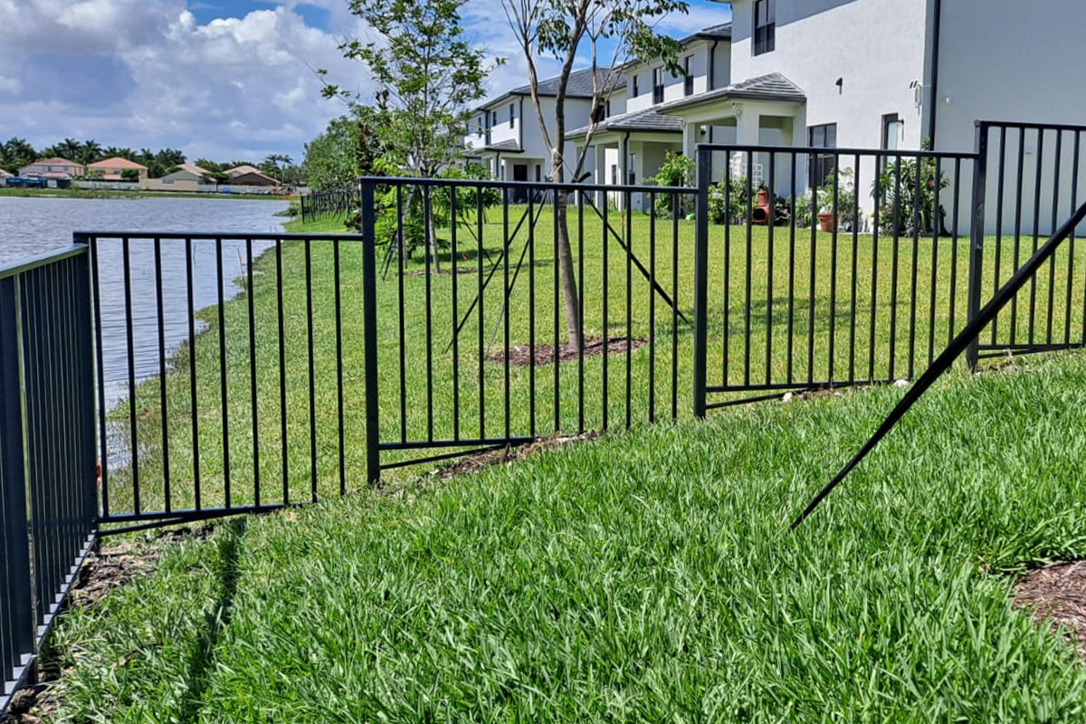 Aluminum Fence - Mechanical Aluminum Fence - Residential Fence ...