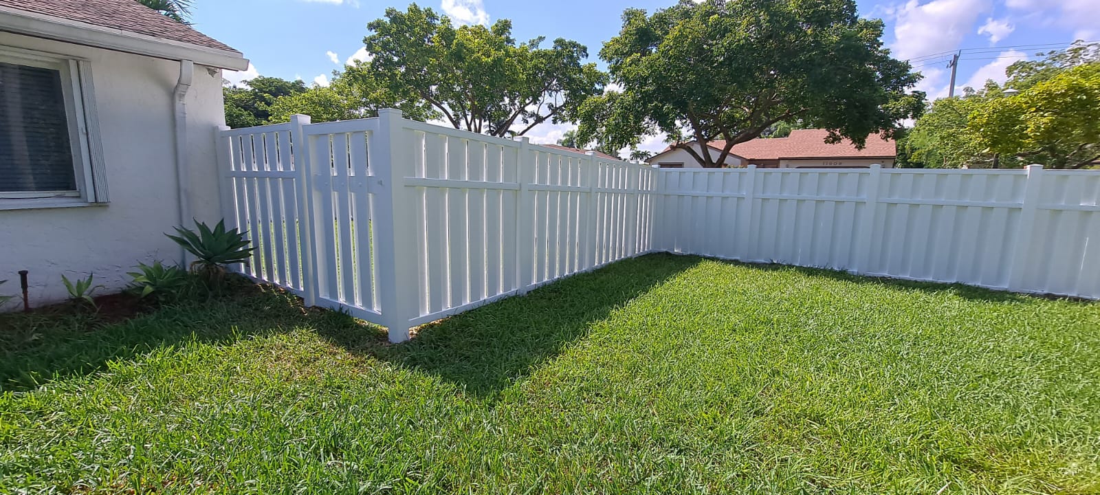 PVC Fence - Shadowbox PVC Fence - Pool Code PVC Fence - Residential ...
